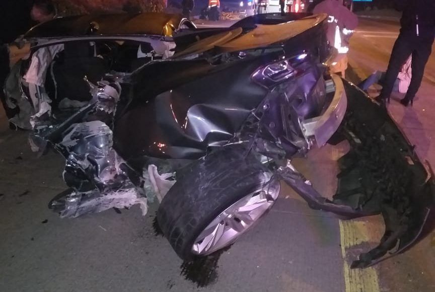 CARRO PARTIDO EN DOS – Por si les interesa News